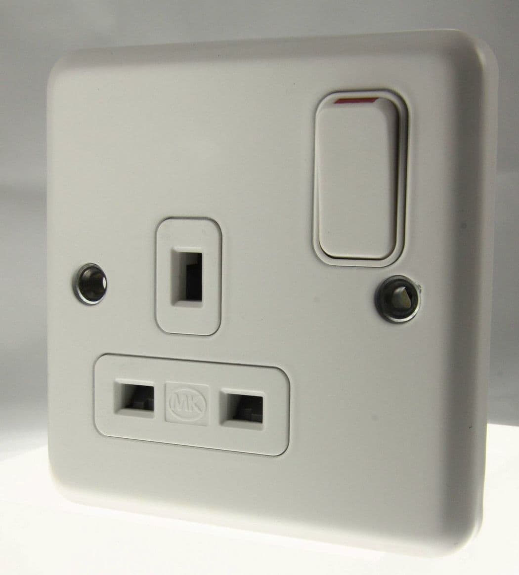 MK Metalclad Plus - K3077 WHI - 13a Single Switched Socket Outlet New