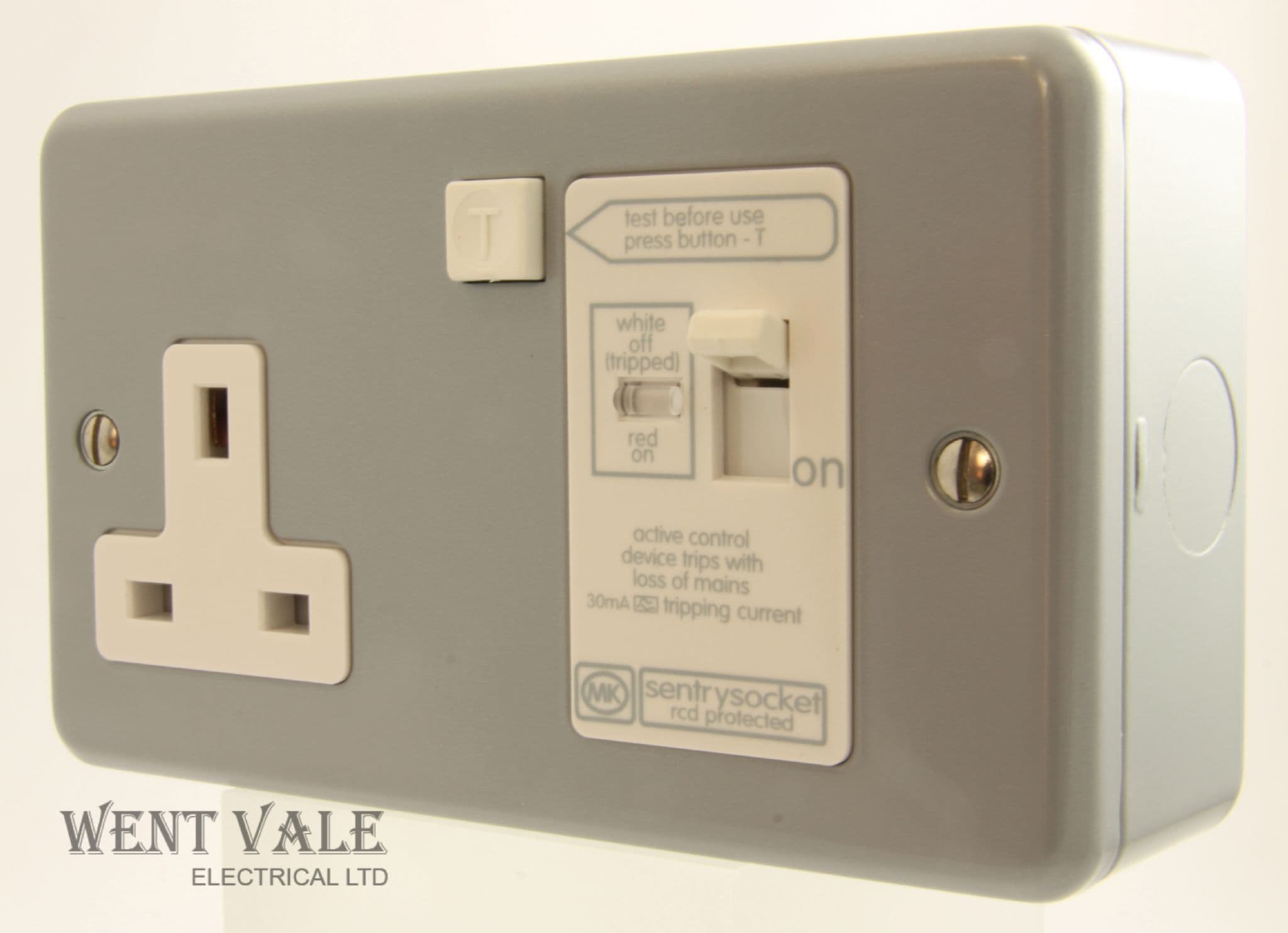 MK Metalclad Plus - K6302 ALM - 30mA Single Active Sentry Socket New