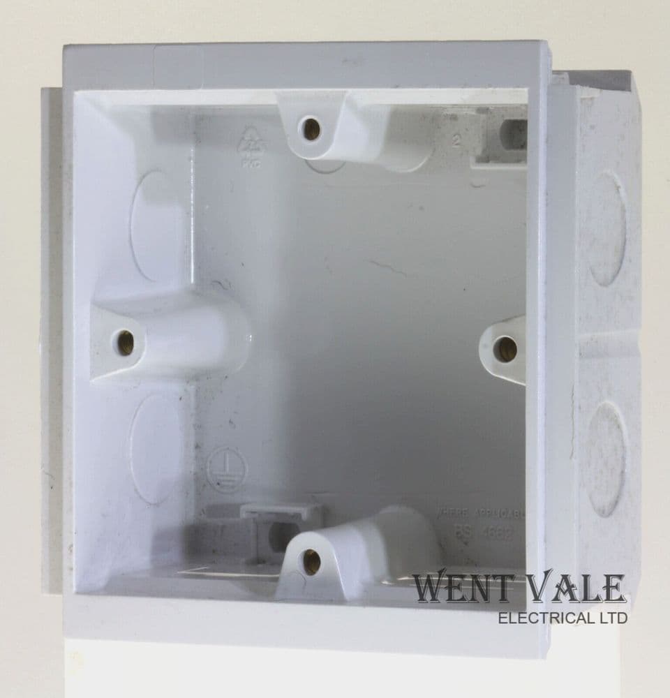 MK Prestige/Pinnacle/Premier - VTS6035WHI - Single 35mm Deep Moulded Box