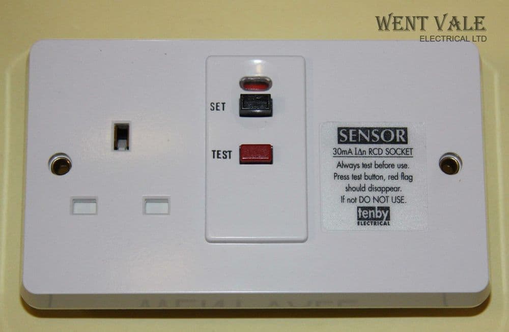 Prime Line/Tenby Sensor PRCD130WH - One Gang 30mA RCD Protected Socket ...