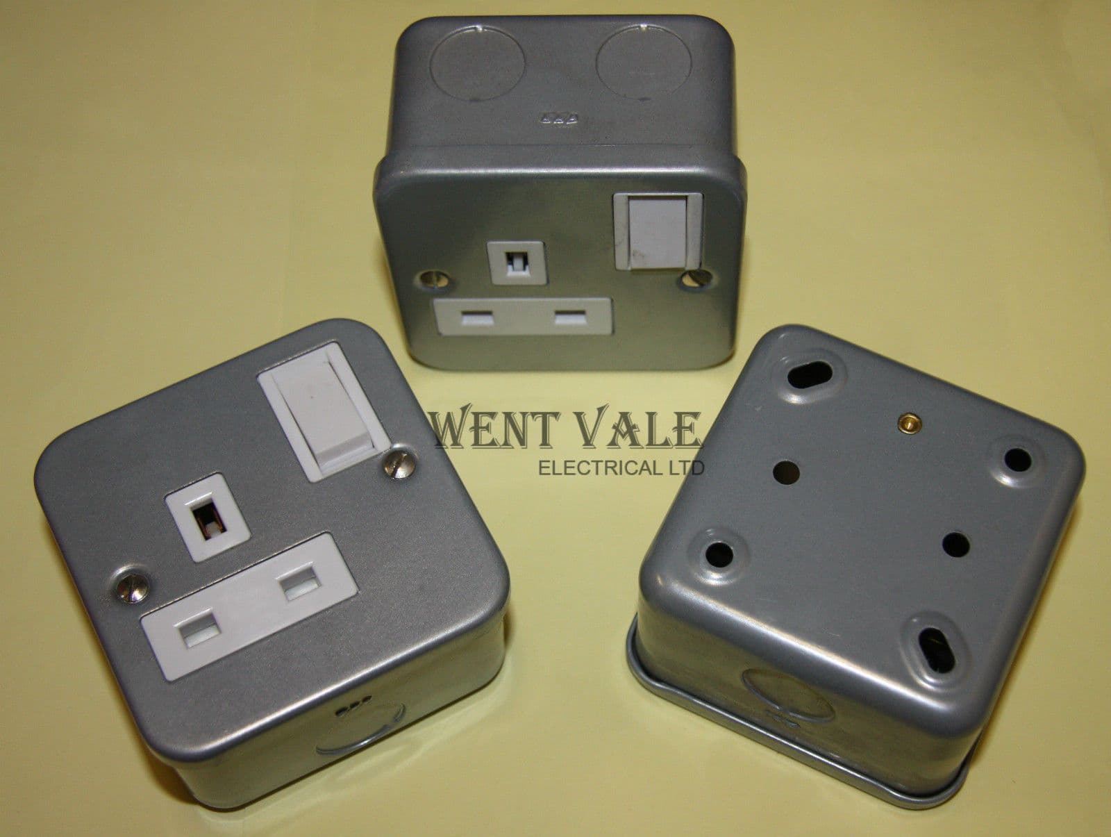 Tenby Metalclad - 7018MC - 13a One Gang Switched Surface Socket Un-used