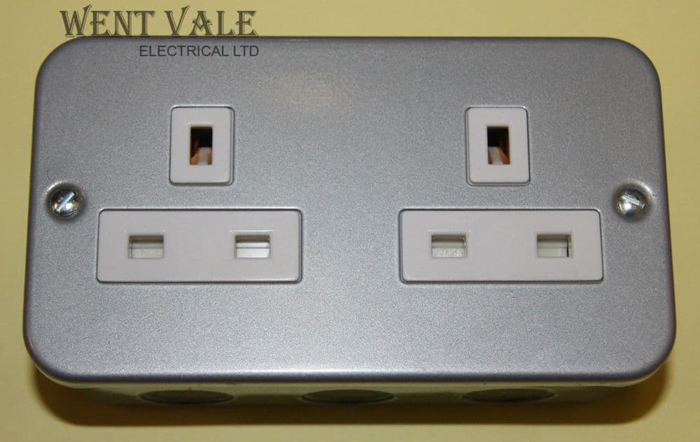 Tenby Metalclad - 7M27AP - 13a Two Gang Un-switched Surface Socket Un-used