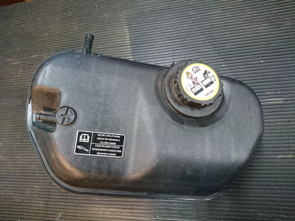 C2C41900 Header Tank