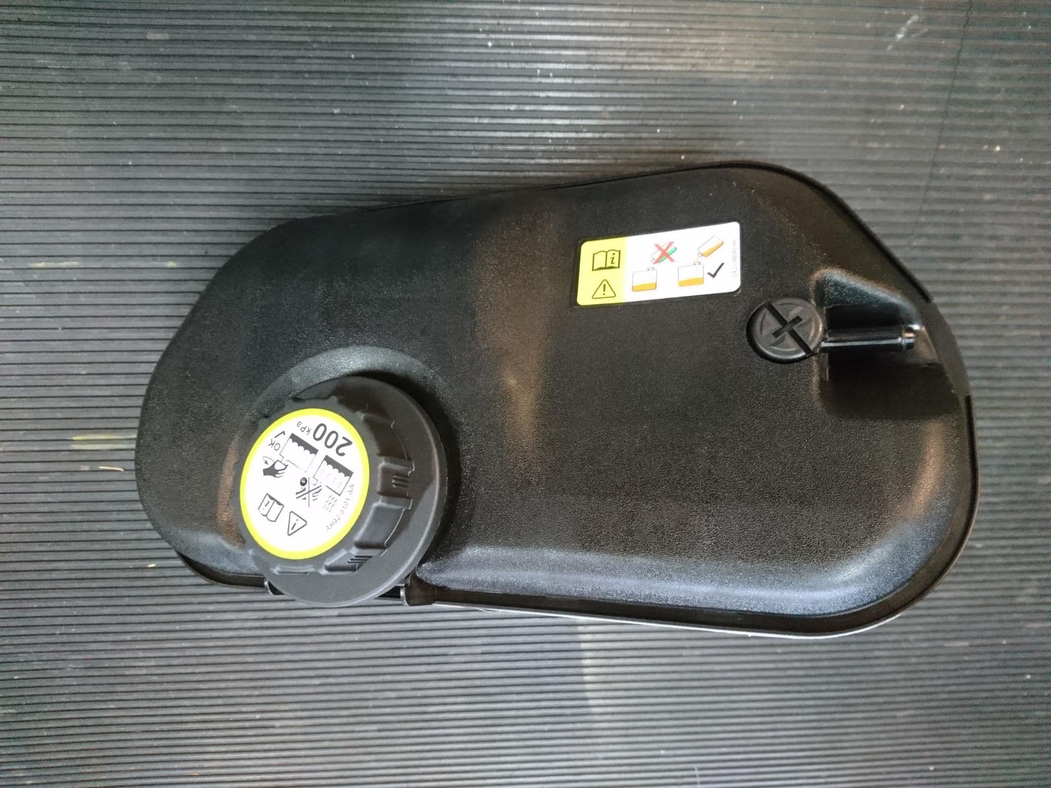 C2Z11668 / C2D36878 Expansion tank XF Jaguar