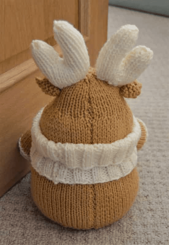 KBP-193 KNITTING BY POST CHUNKY REINDEER DOOR STOP KNITTING PATTERN