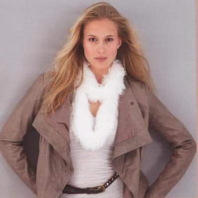 SIRDAR SLINKY NO KNIT SCARF OR HANK OF KNITTING YARN - SHADE 2 BUNNY WHITE