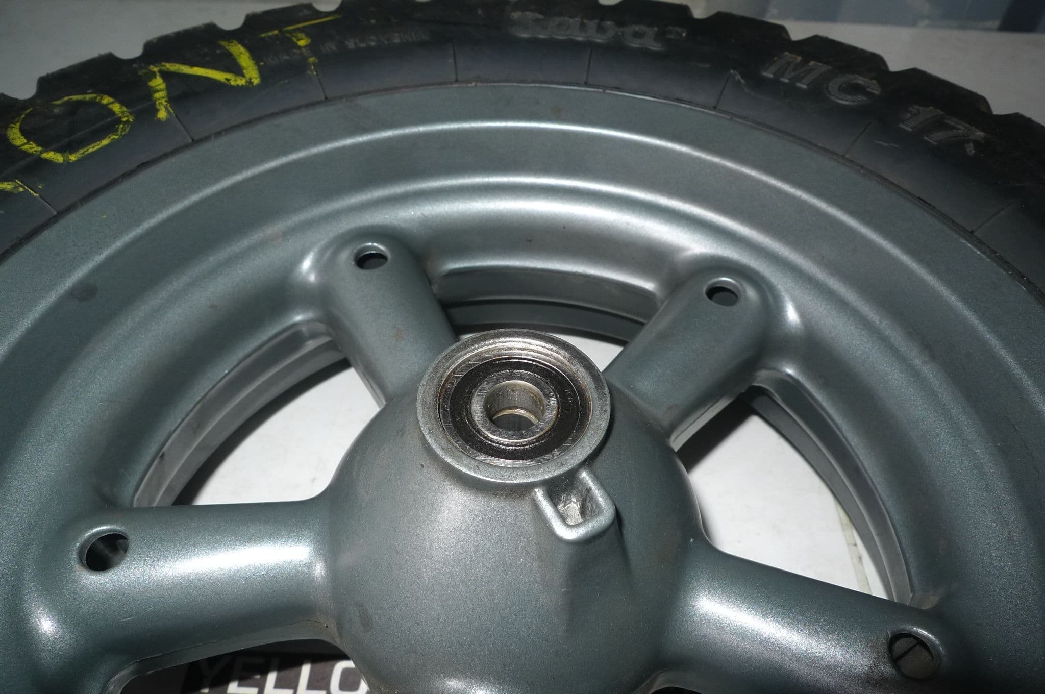 APRILIA RALLY FRONT WHEEL E-10 X 3 50 LOC-A