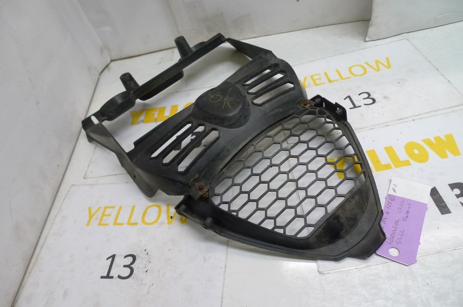 APRILIA RS4 125 BREAKING RADIATOR INFILL GRILL FAIRING 2 LOC-C