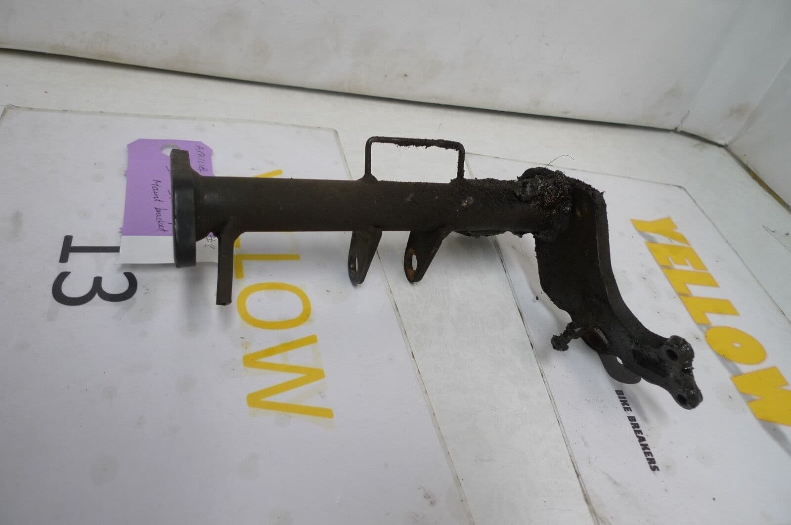 APRILIA RS4 125 BREAKING SIDE STAND FRAME MOUNT BRACKET BREAKERS 2 LOC-C