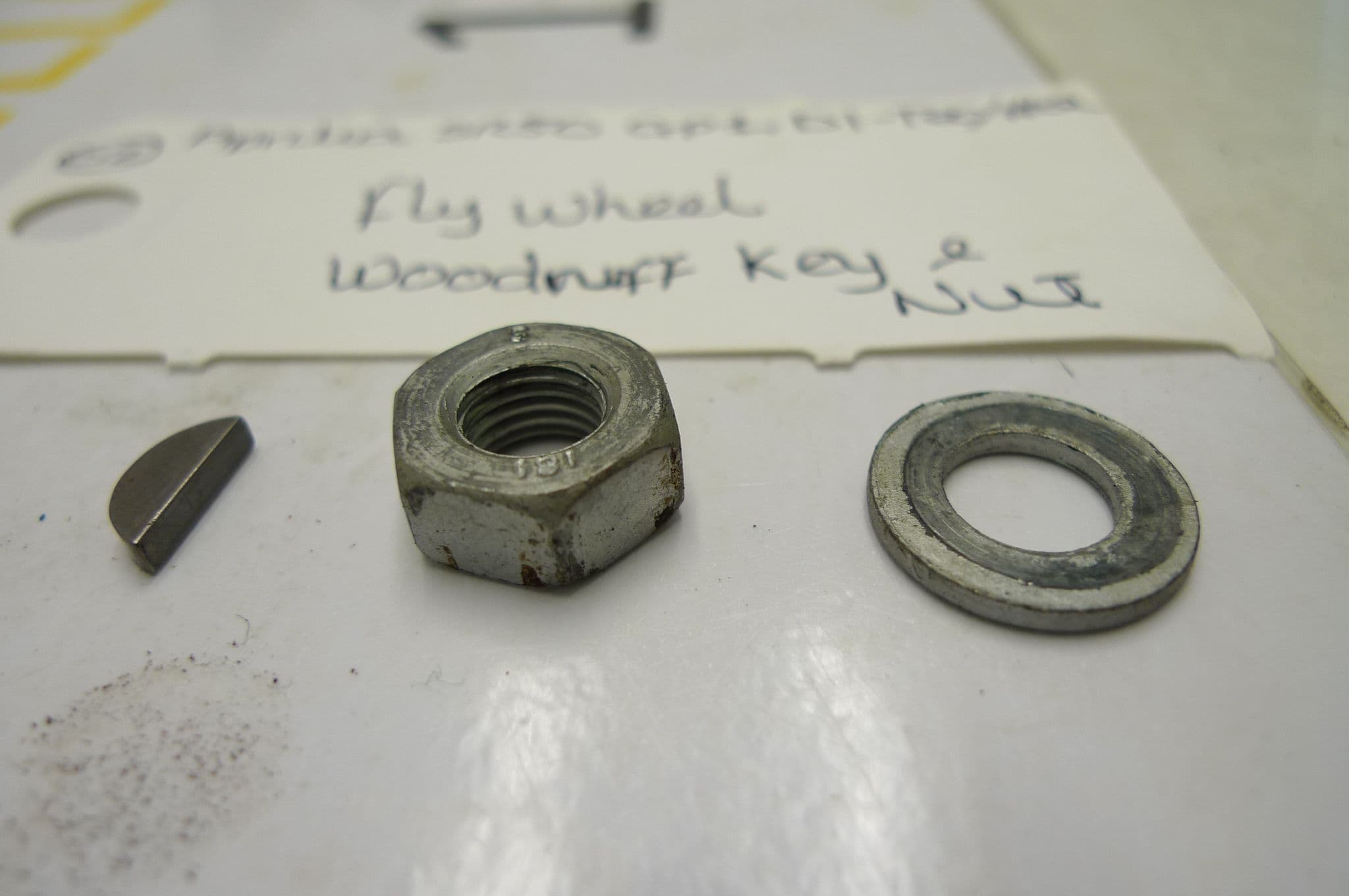 APRILIA SR50 GP1 DI-TECH FLY WHEEL WOODRUFF KEY & NUT 2 LOC-A