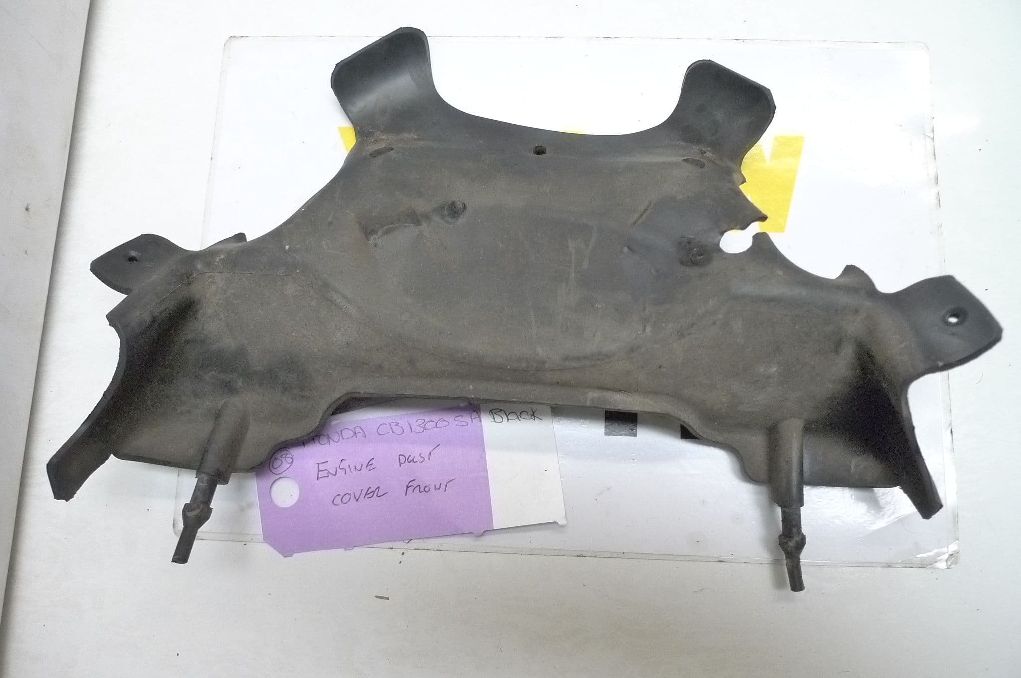 HONDA CB1300 BREAKING ENGINE DUST COVER FRONT LOC-C