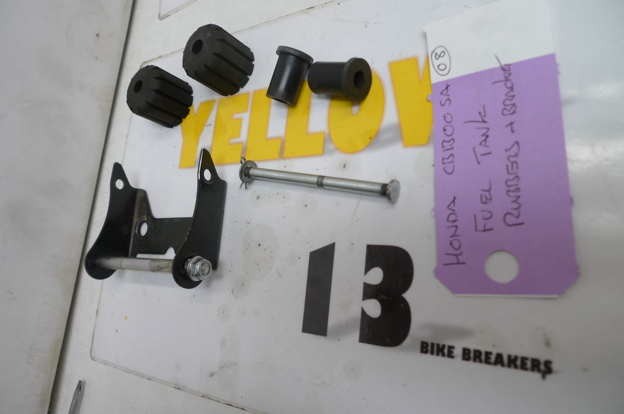 HONDA CB1300 BREAKING FUEL TANK RUBBERS BRACKET LOC-C