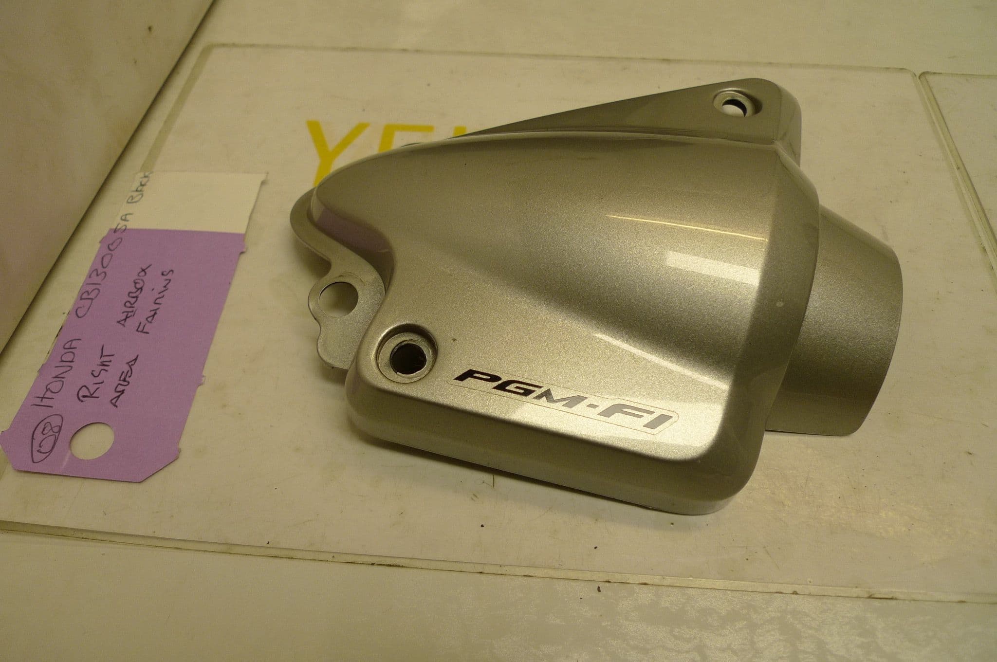 HONDA CB1300 BREAKING RIGHT AIRBOX AREA FAIRING LOC-C