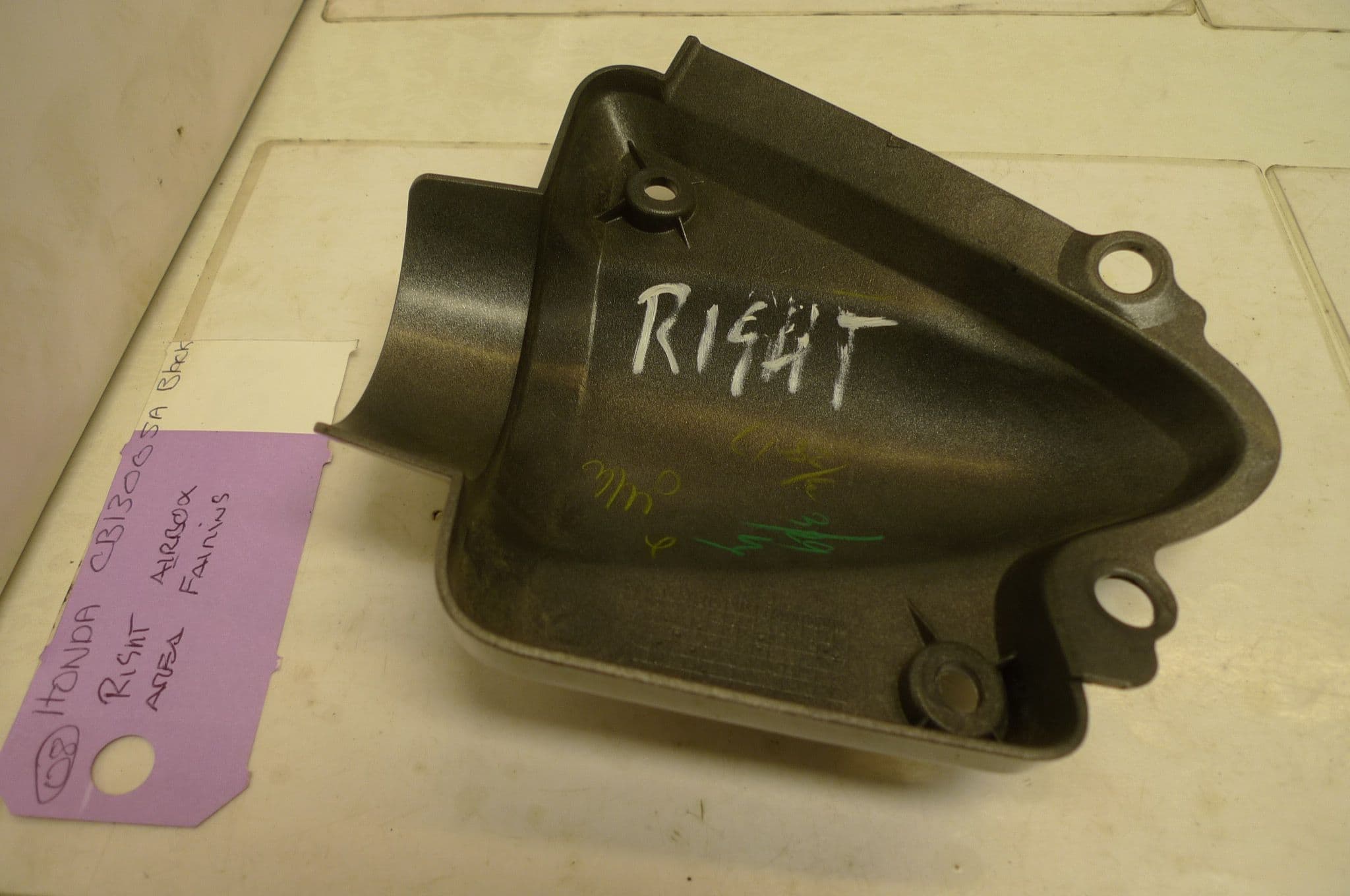 HONDA CB1300 BREAKING RIGHT AIRBOX AREA FAIRING LOC-C