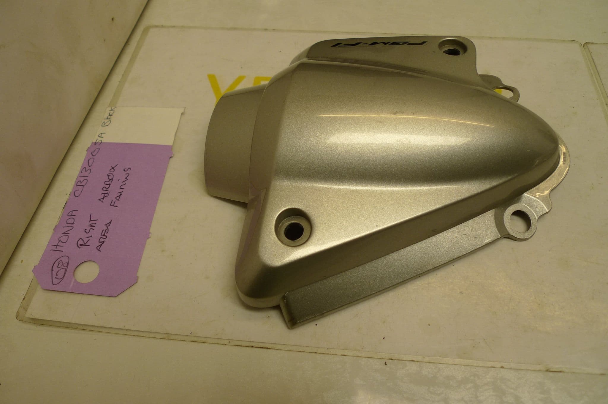 HONDA CB1300 BREAKING RIGHT AIRBOX AREA FAIRING LOC-C