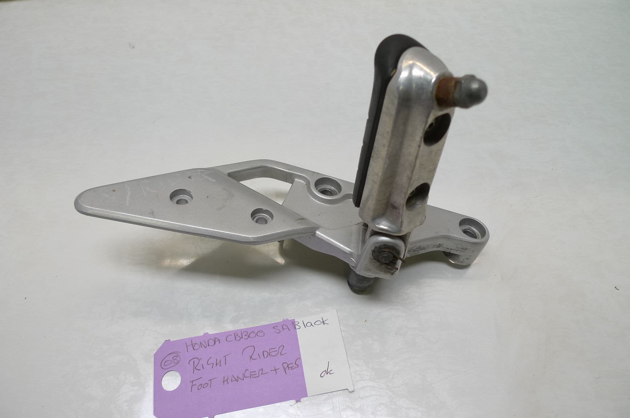 HONDA CB1300 BREAKING RIGHT RIDER FOOT HANGER PEG LOC-C