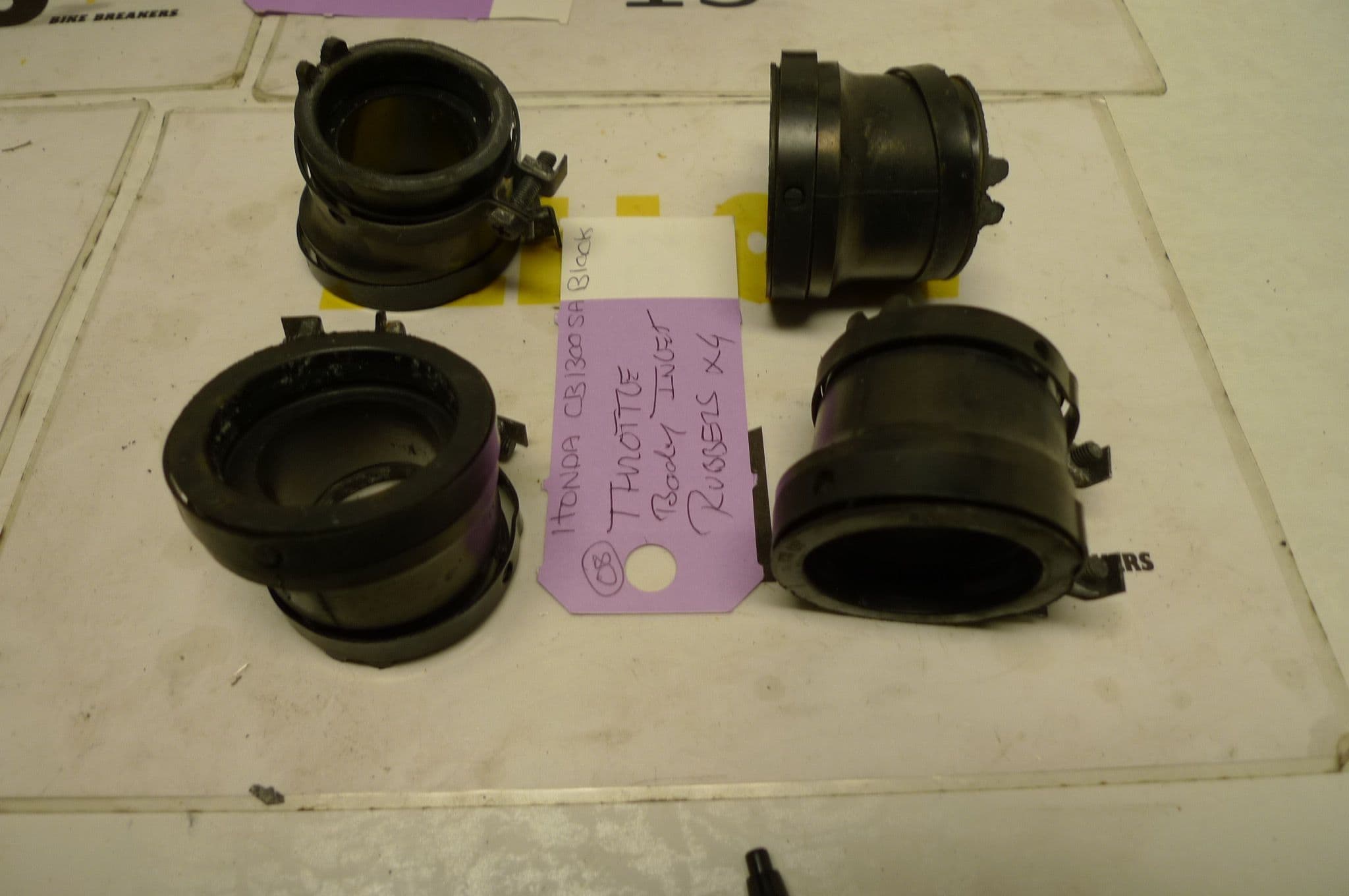 HONDA CB1300 BREAKING THROTTLE BODY INLET RUBBER MANIFOLDS LOC-C