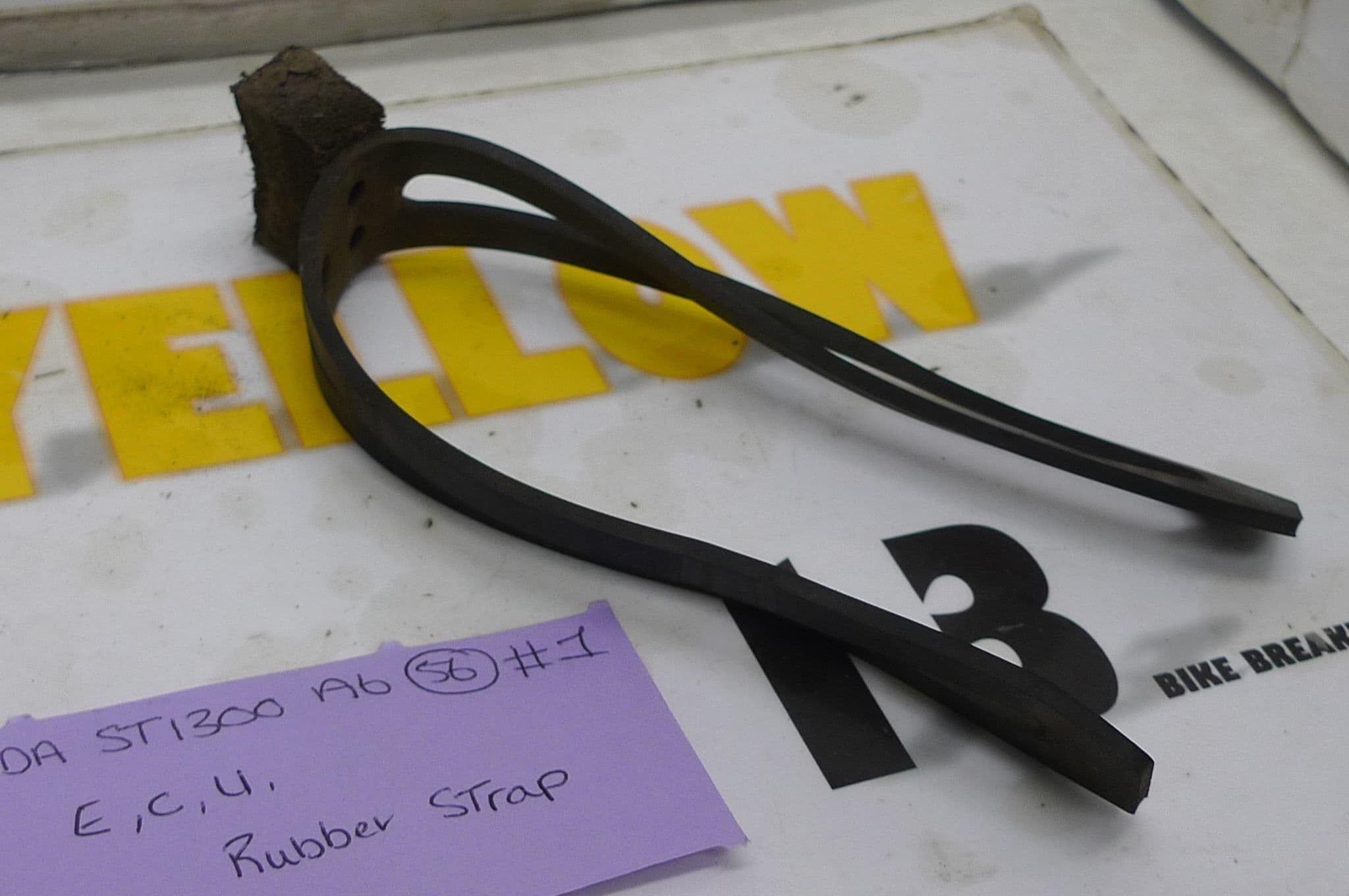 HONDA ST1300 A6 PAN EUROPEAN ECU RUBBER STRAP 1 67-B