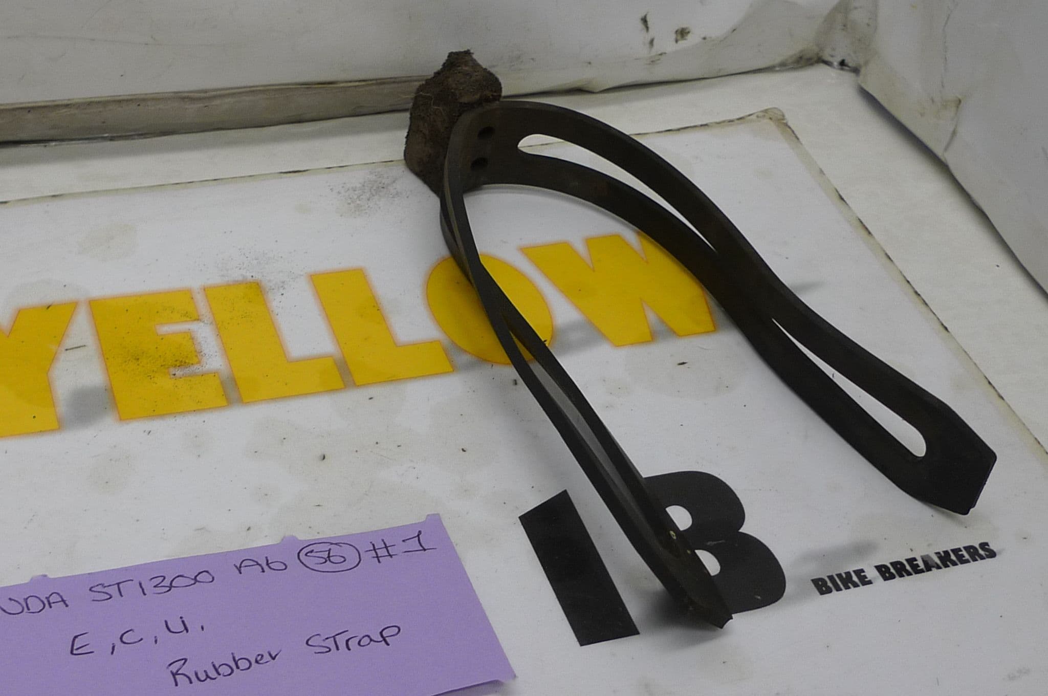 HONDA ST1300 A6 PAN EUROPEAN ECU RUBBER STRAP 1 67-B