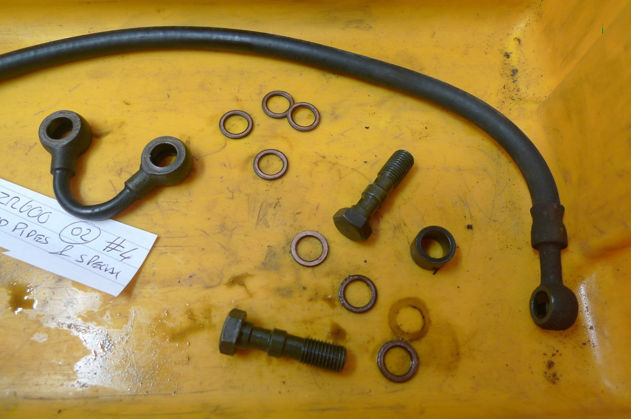 KAWASAKI ZZR600 BREAKING ENGINE OIL FEED PIPES & SPECIAL BOLTS 4 LOC-C