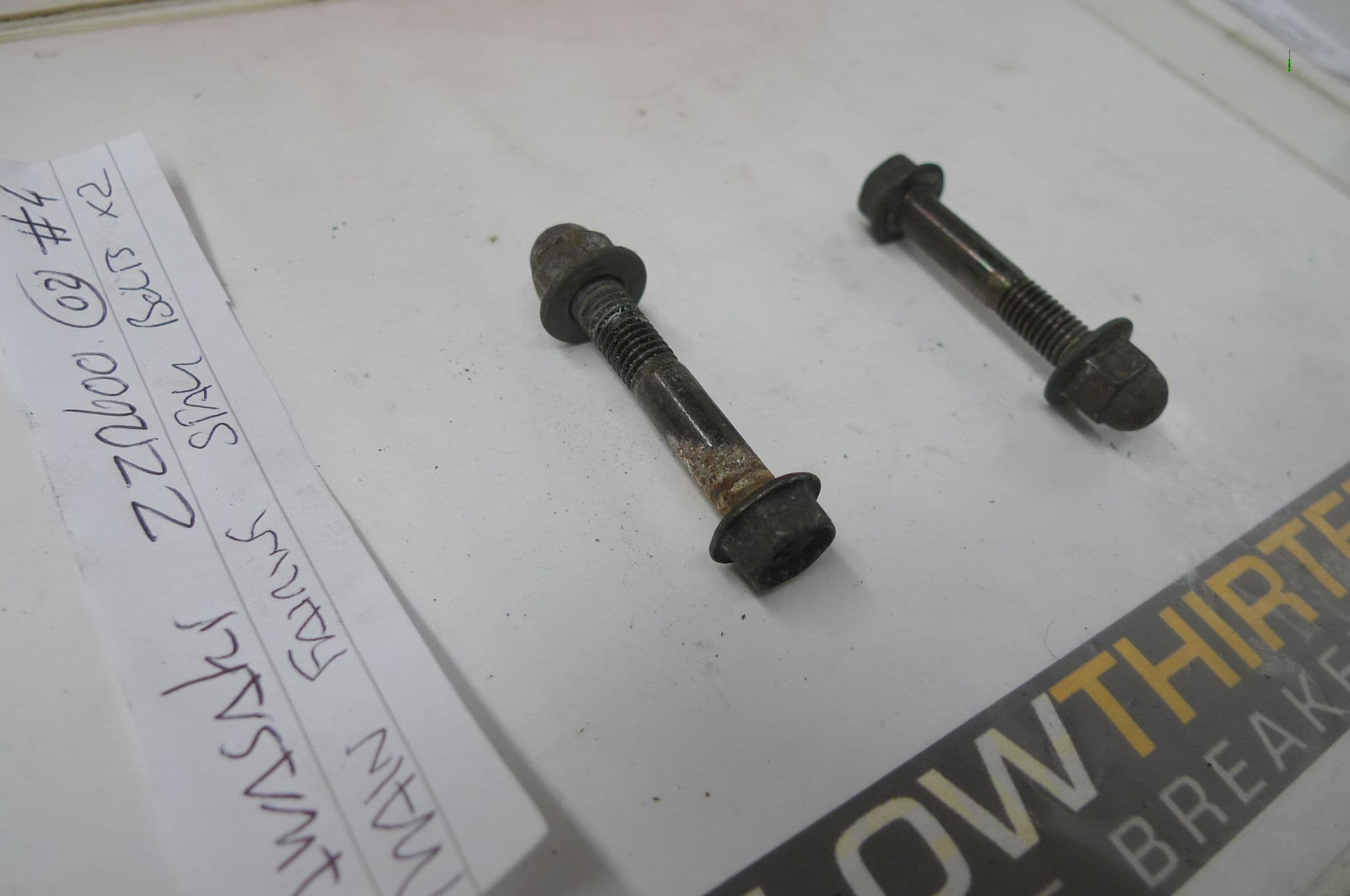 KAWASAKI ZZR600 BREAKING FRONT FAIRING MAIN STAY BOLTS x2 4 LOC-C