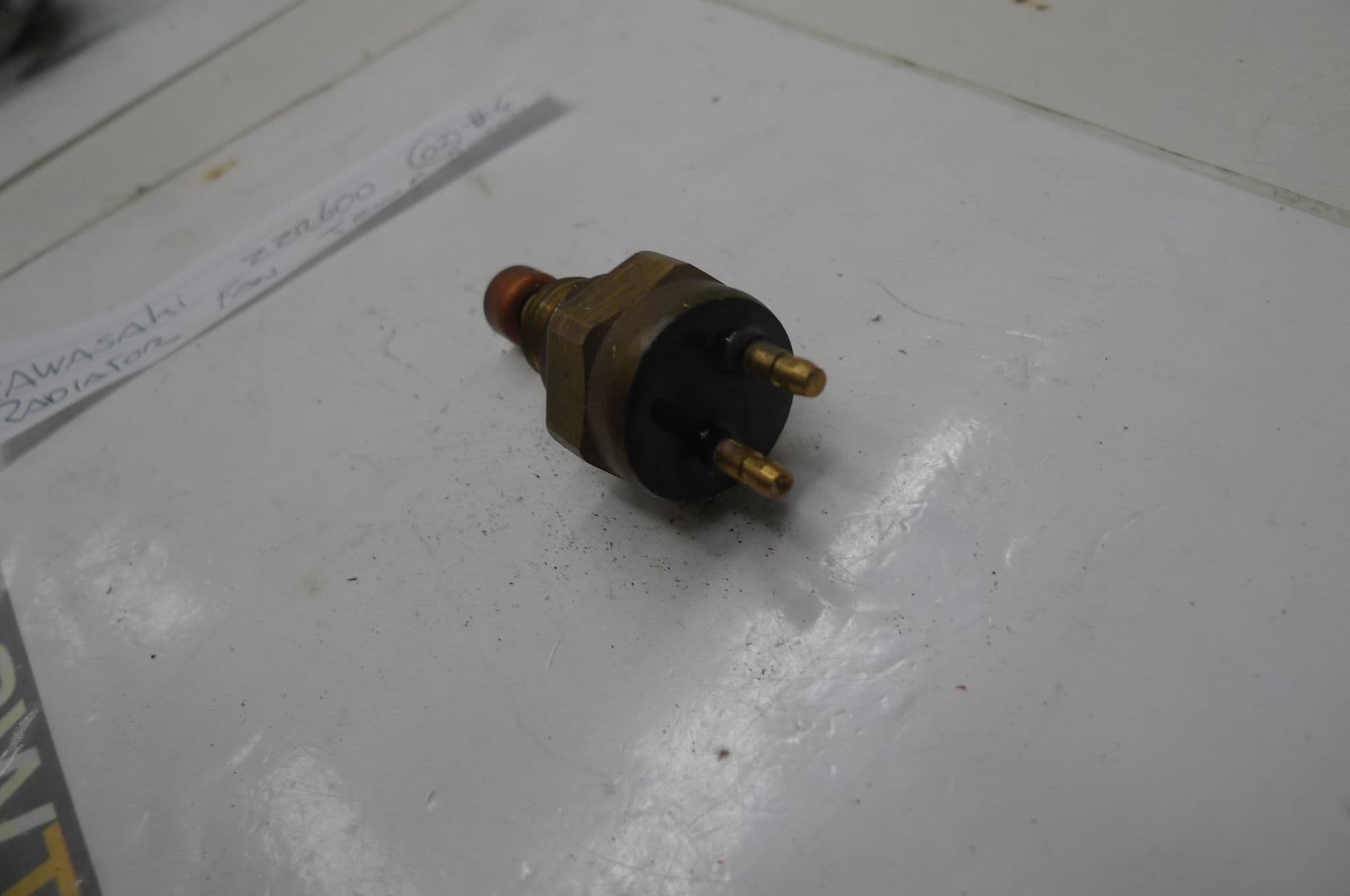 KAWASAKI ZZR600 BREAKING RADIATOR FAN TEMP SENSOR SWITCH 4 LOC-C