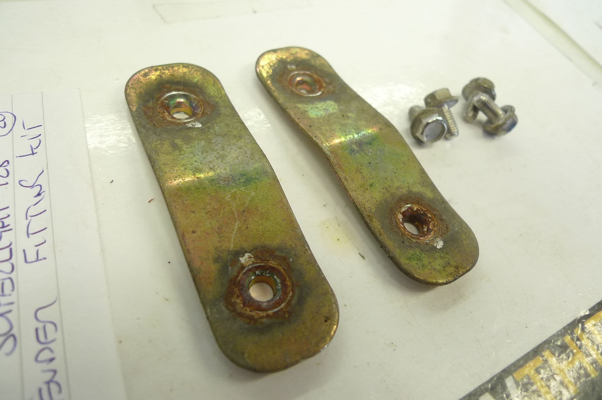 KEEWAY SUPERLIGHT 125 FRONT FENDER FITTING KIT LOC-A