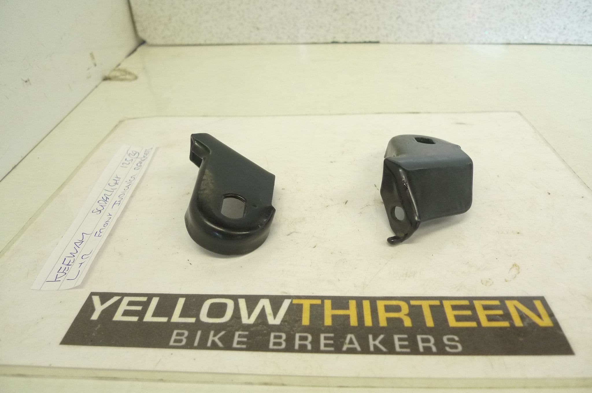 KEEWAY SUPERLIGHT 125 L R FRONT INDICATOR BRACKETS LOC-A