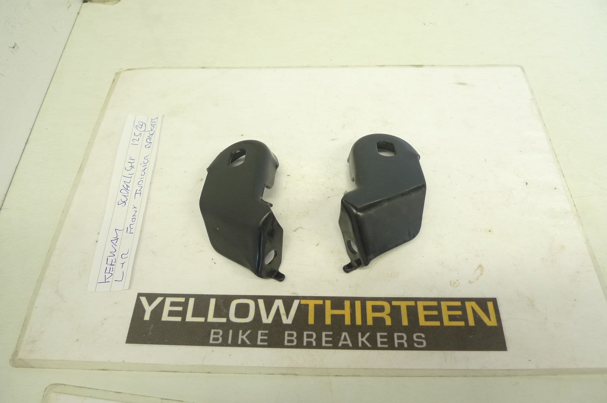 KEEWAY SUPERLIGHT 125 L R FRONT INDICATOR BRACKETS LOC-A
