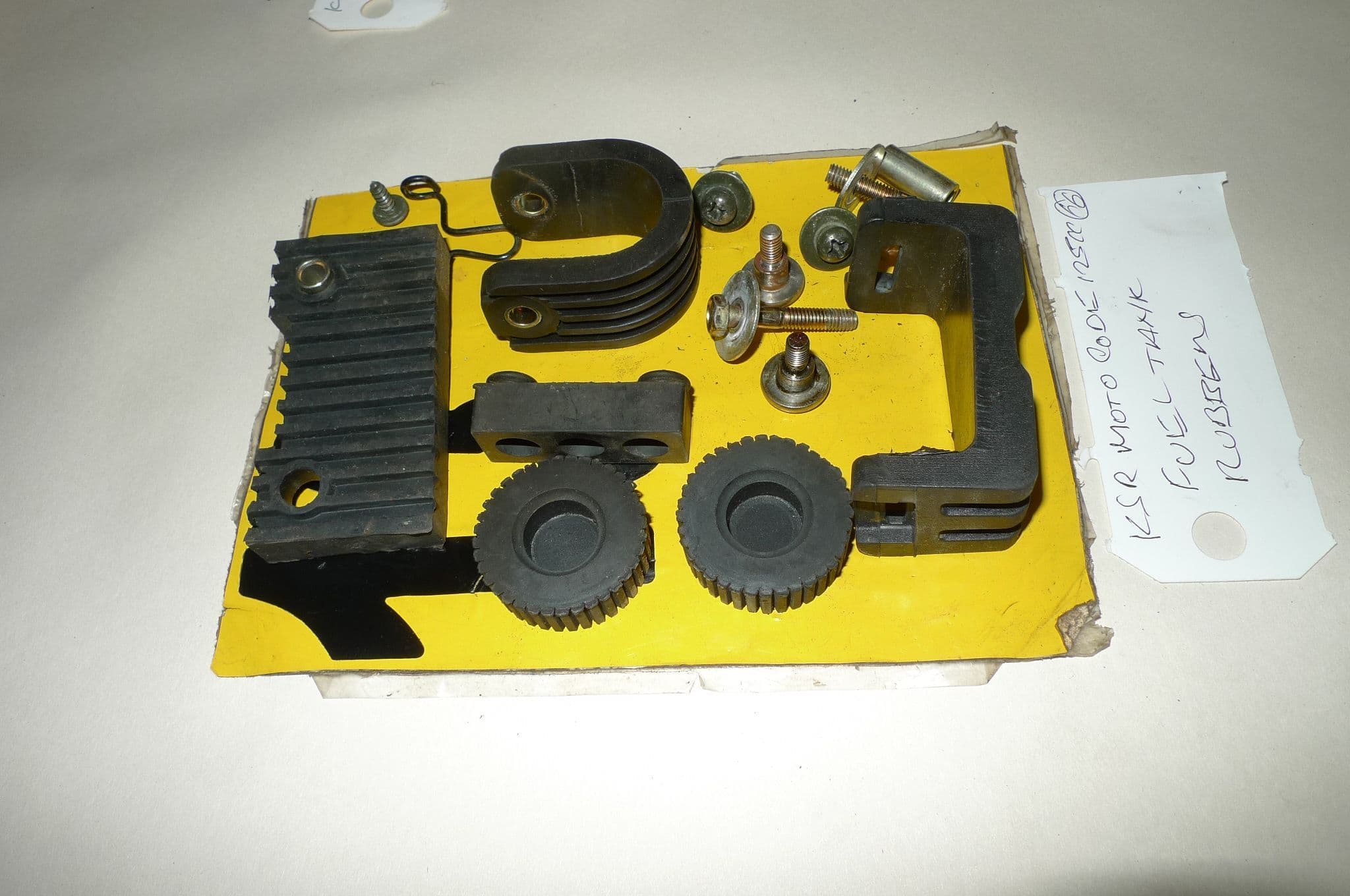 KSR MOTO CODE 125cc BREAKING FUEL TANK RUBBERS LOC-C