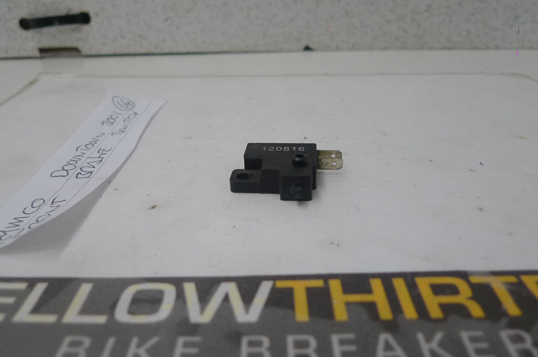 KYMCO DOWNTOWN 300 BREAKING FRONT BRAKE SWITCH LOC-C