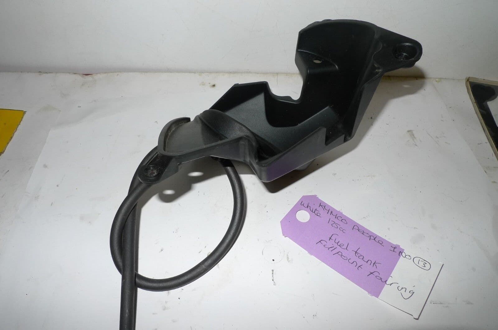 KYMCO PEOPLE ONE 125i BREAKING FUEL TANK FILL POINT FAIRING LOC-A