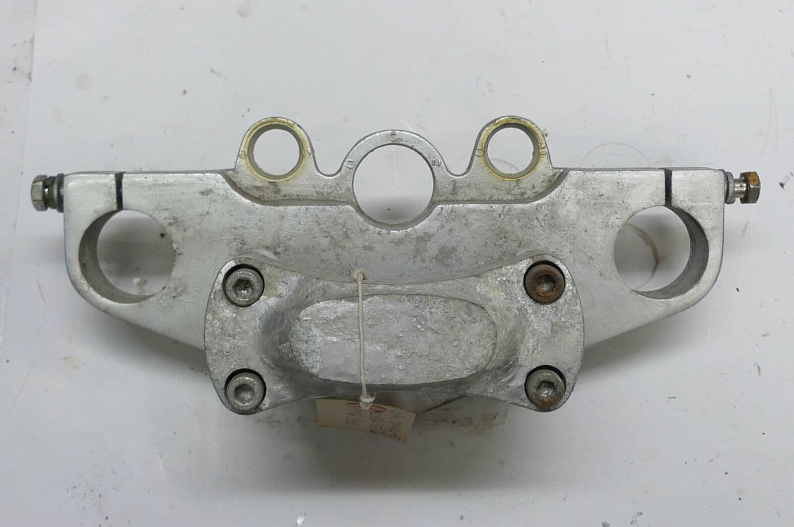 LIFAN OMEGA CRUISER SS125 - 14F TOP YOKE AND HANDLEBAR CLAMPS LOC-A