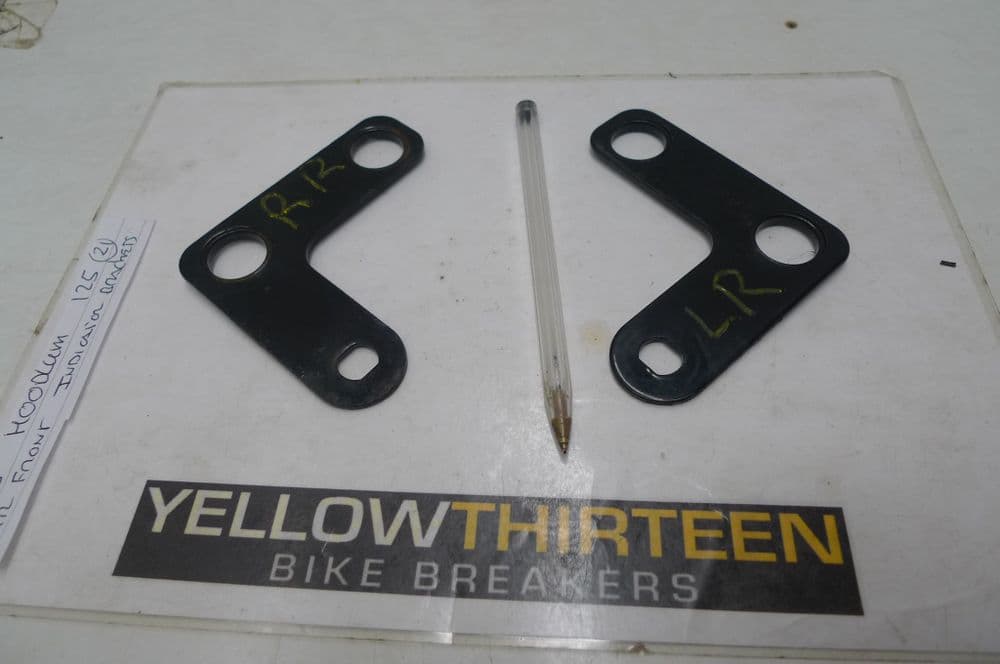 SINNIS HOODLUM 125 BREAKING L R FRONT INDICATOR BRACKETS LOC-C