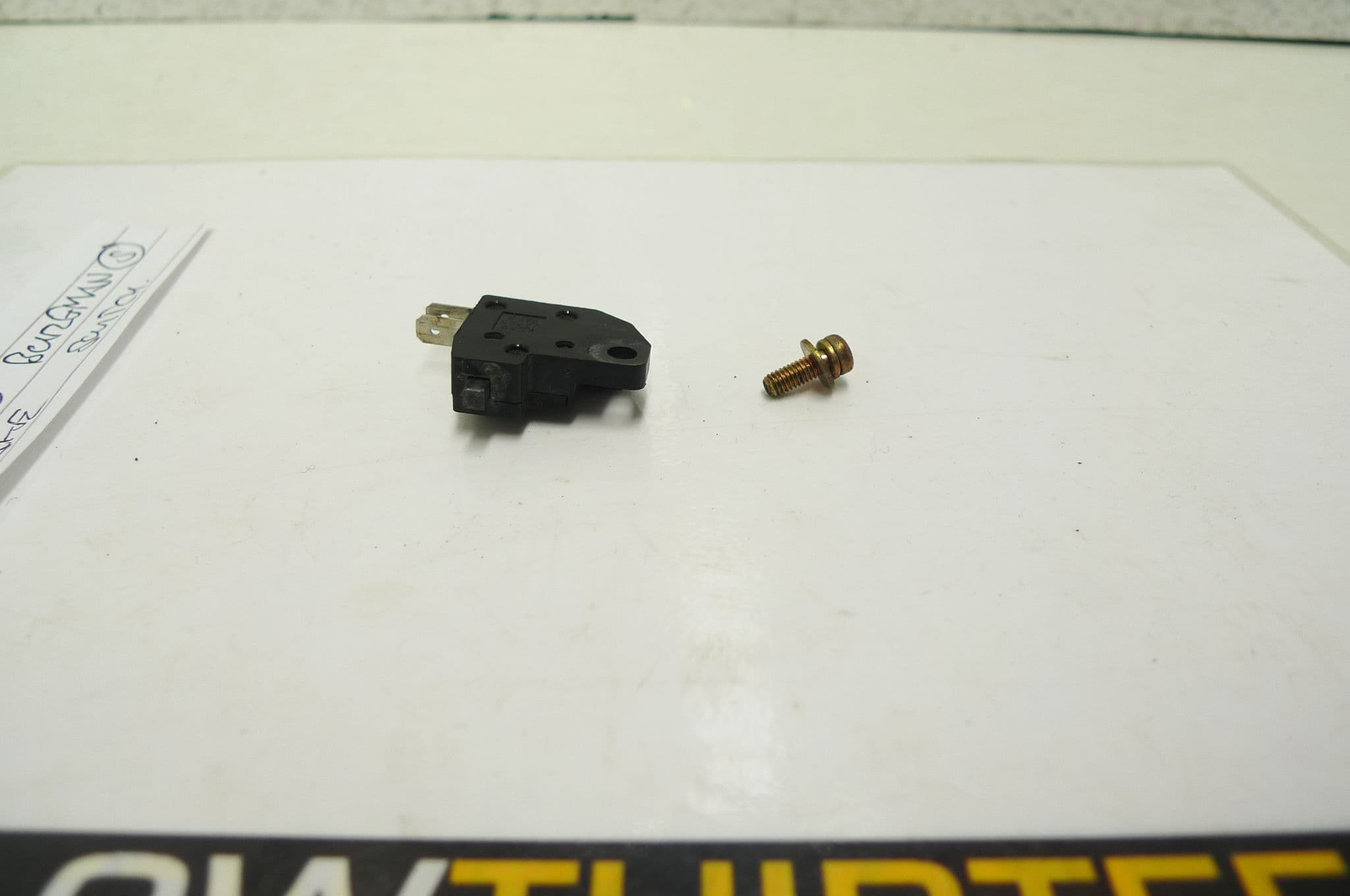 SUZUKI AN250 BURGMAN BREAKING FRONT BRAKE SWITCH LOC-A