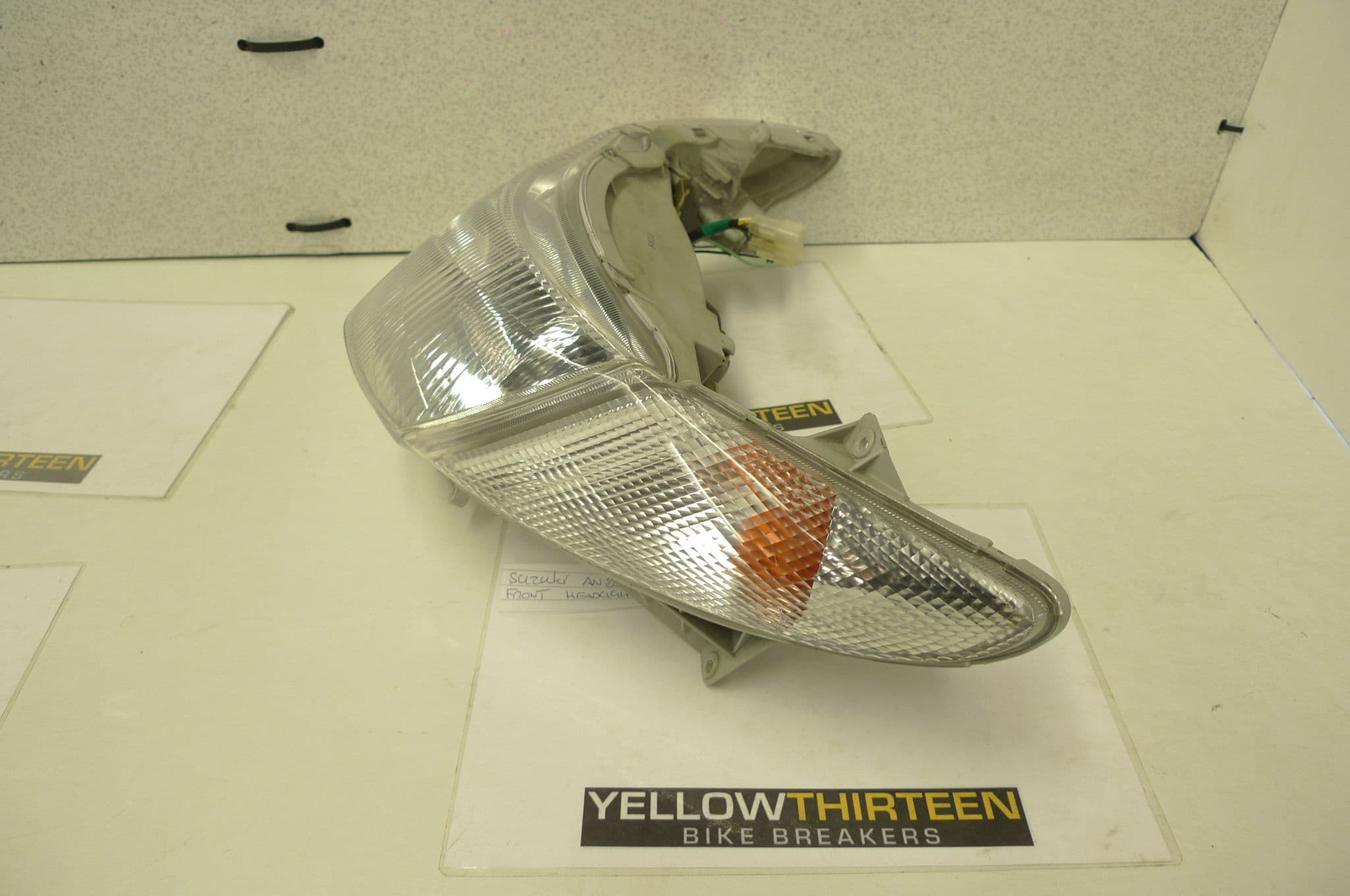 SUZUKI AN250 BURGMAN BREAKING FRONT HEADLIGHT & LOOM INDICATORS LOC-A