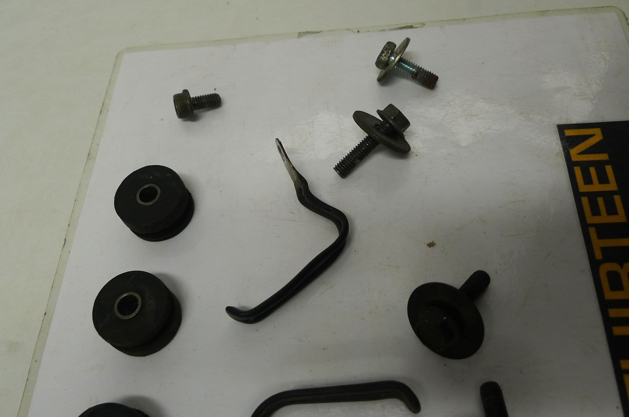 SUZUKI AN250 BURGMAN BREAKING FUEL TANK BOLTS & RUBBERS LOC-A
