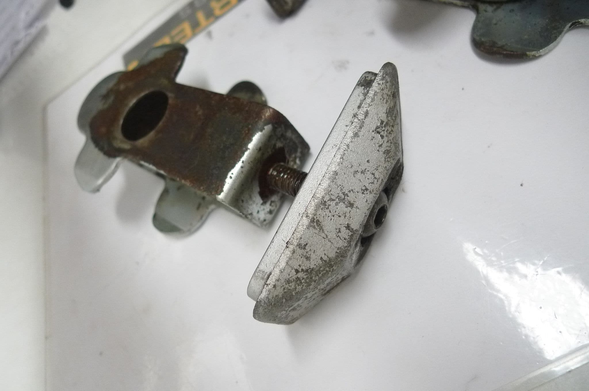 SUZUKI GSF600 BANDIT LTD BREAKING REAR WHEEL CHAIN TENSIONERS 6 LOC-A