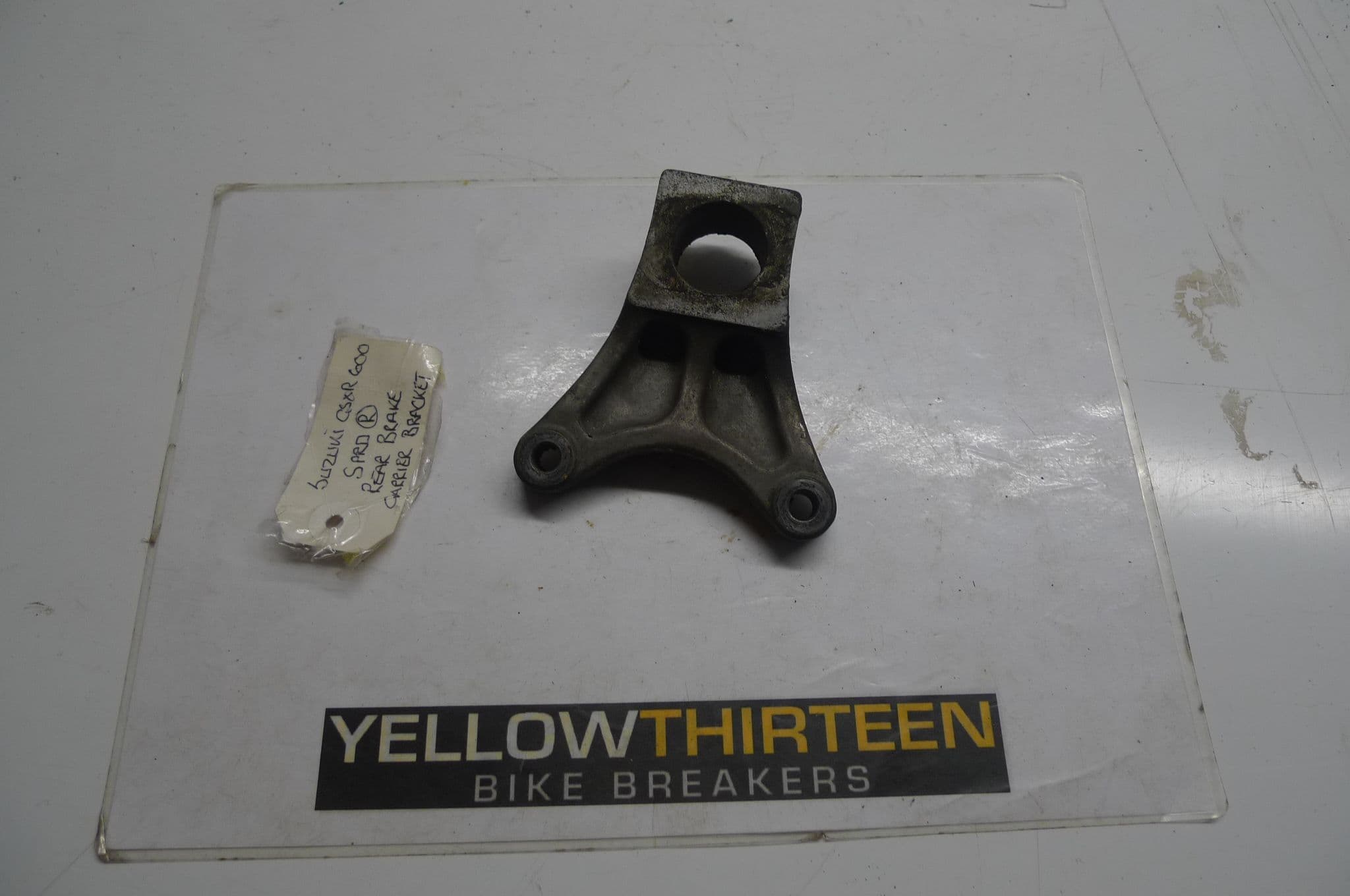 SUZUKI GSXR 600 SRAD 1997 REAR BRAKE CARRIER BRACKET LOC-C& x29;