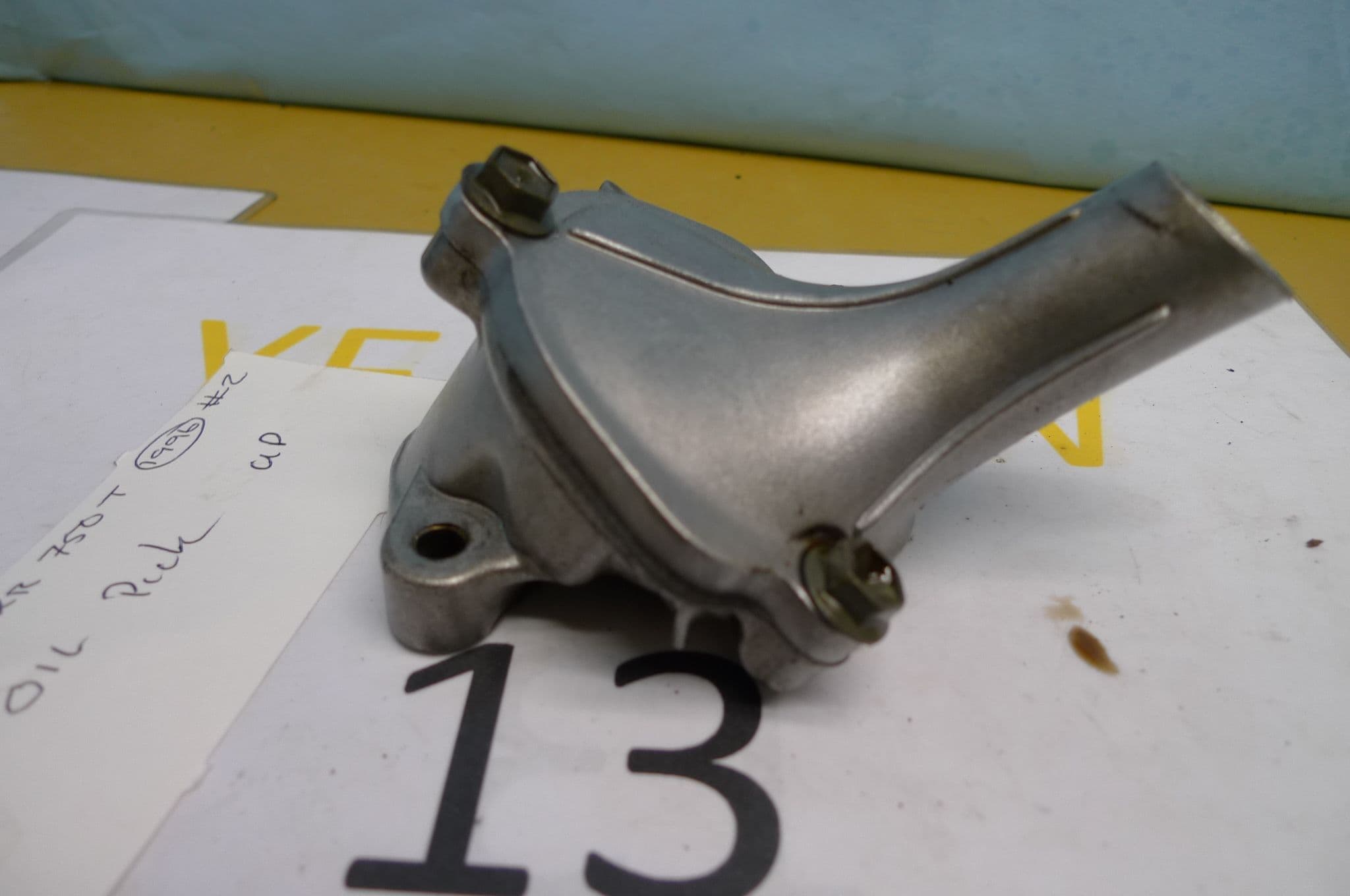 SUZUKI GSXR 750 T SRAD OIL PICK UP 2 MOTORCYCLE BREAKER LOC-A