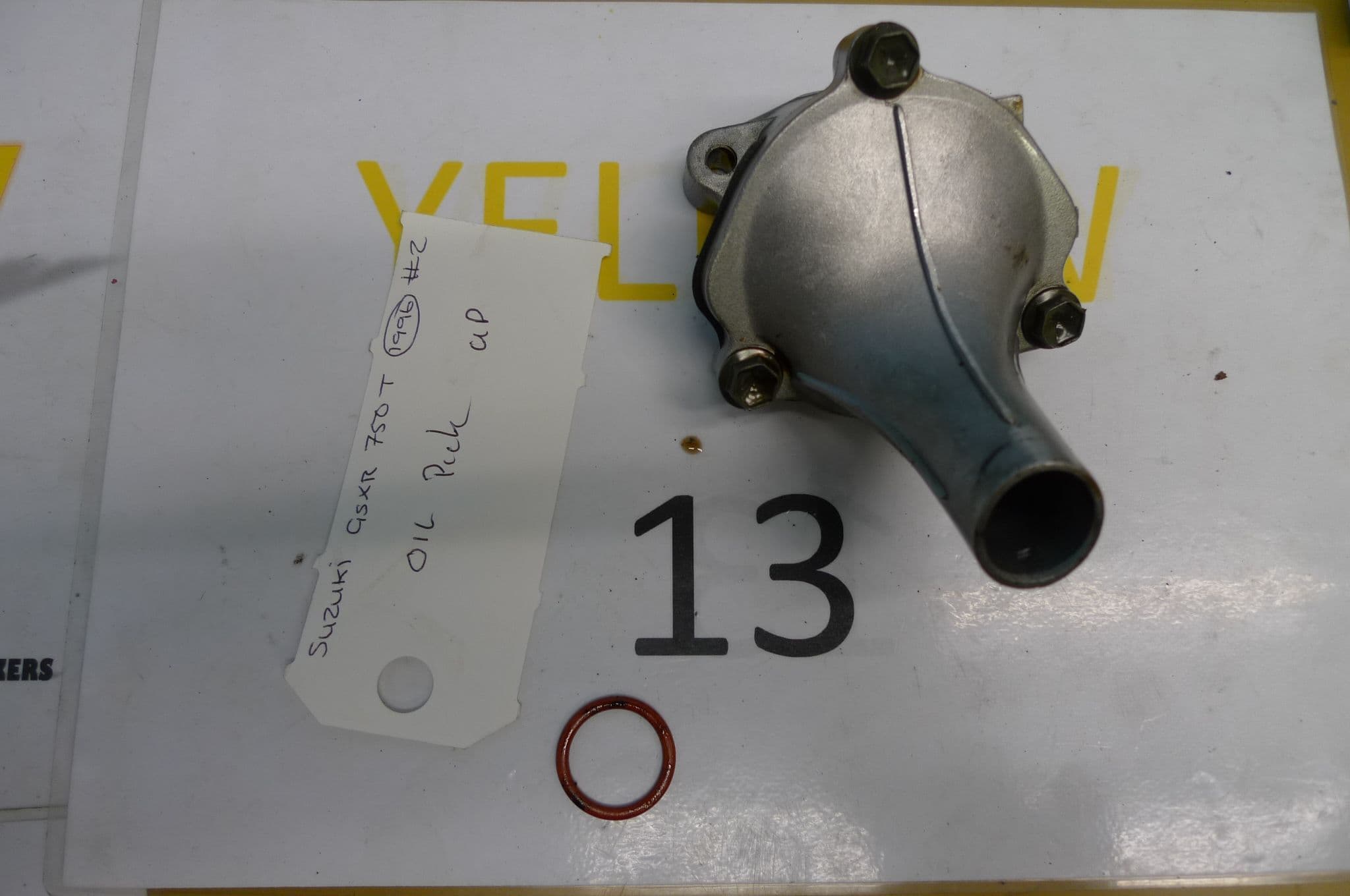 SUZUKI GSXR 750 T SRAD OIL PICK UP 2 MOTORCYCLE BREAKER LOC-A