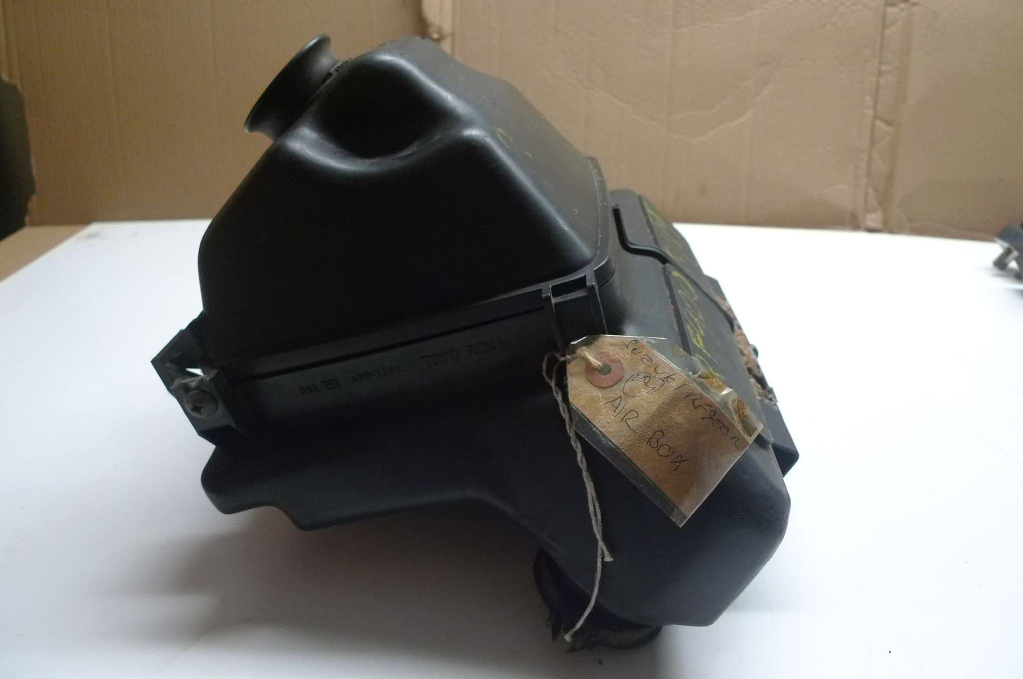SUZUKI RF900R RF 900 R AIR BOX AIRBOX & x28;LOC-C& x29;