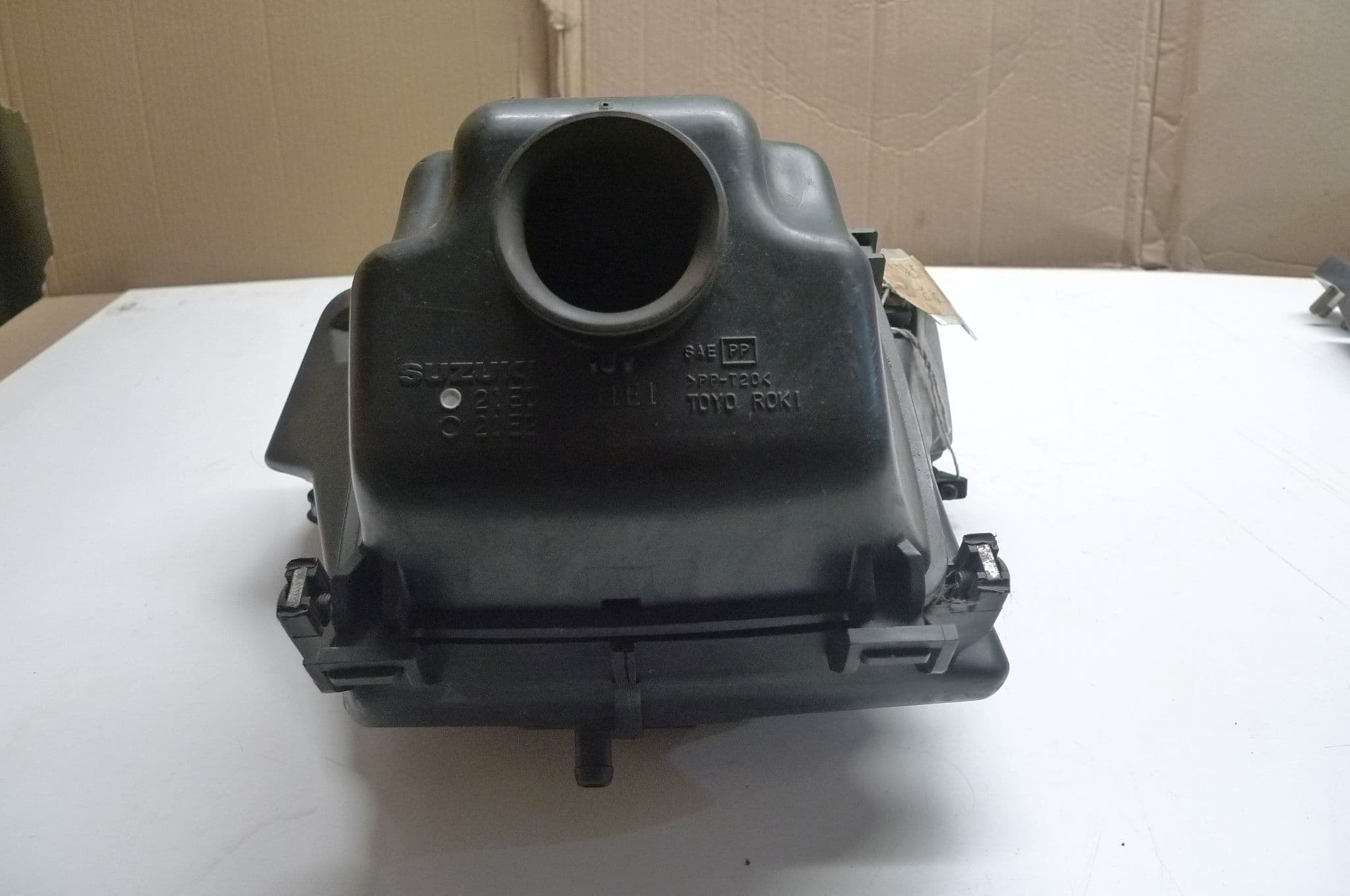SUZUKI RF900R RF 900 R AIR BOX AIRBOX & x28;LOC-C& x29;