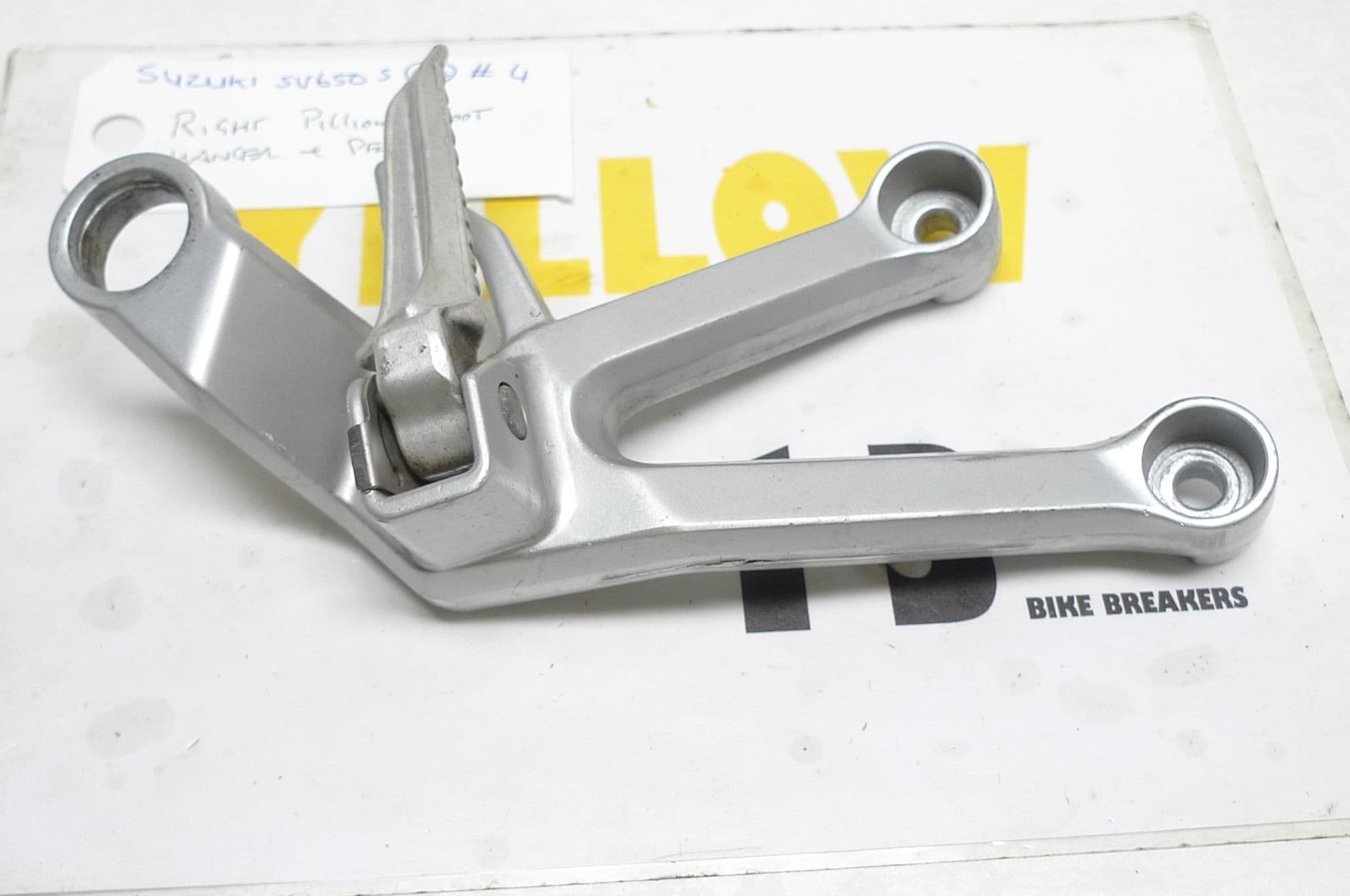 SUZUKI SV650 BREAKING RIGHT PILLION FOOT HANGER & PEG 4 LOC-C