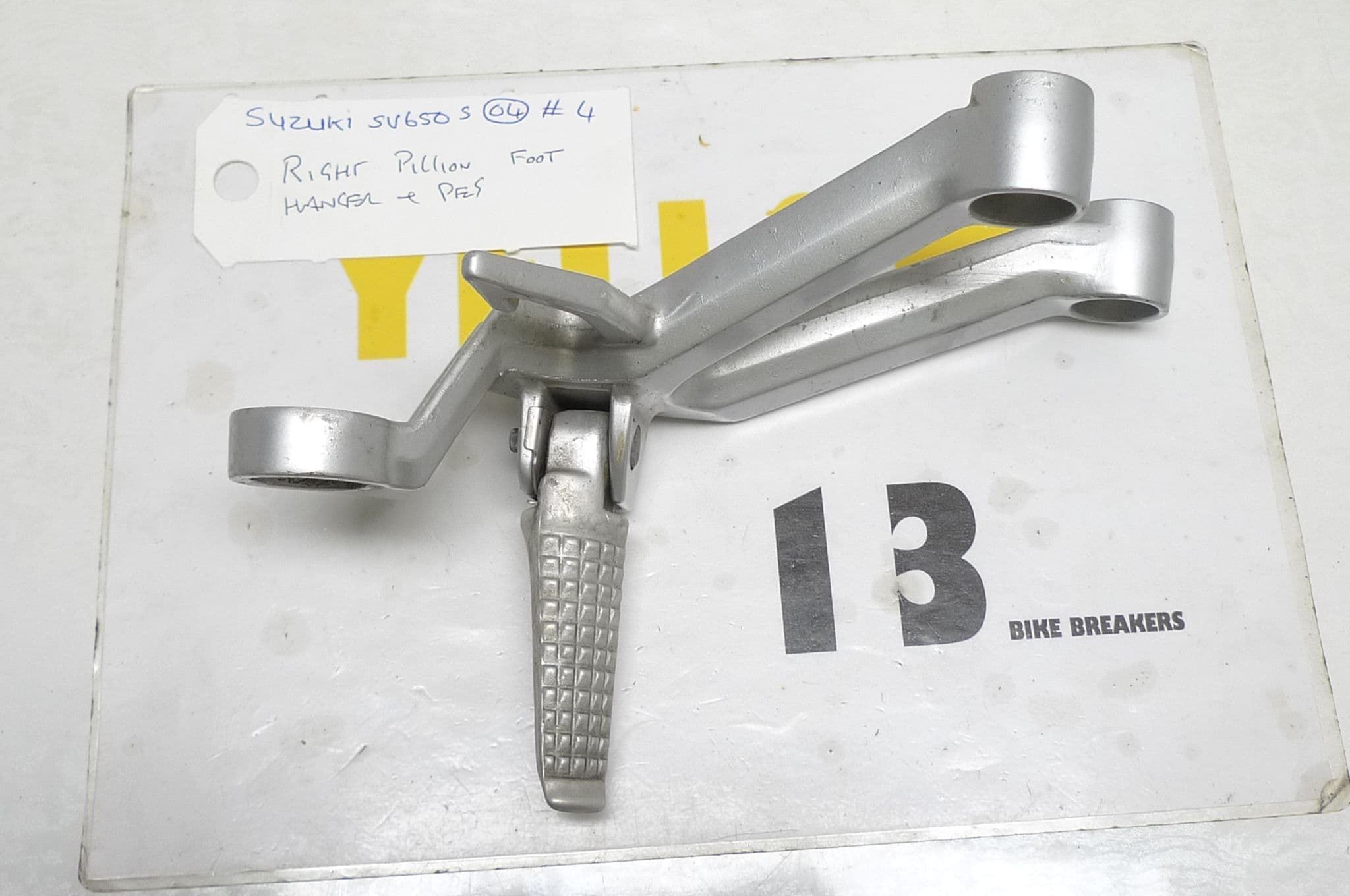 SUZUKI SV650 BREAKING RIGHT PILLION FOOT HANGER & PEG 4 LOC-C