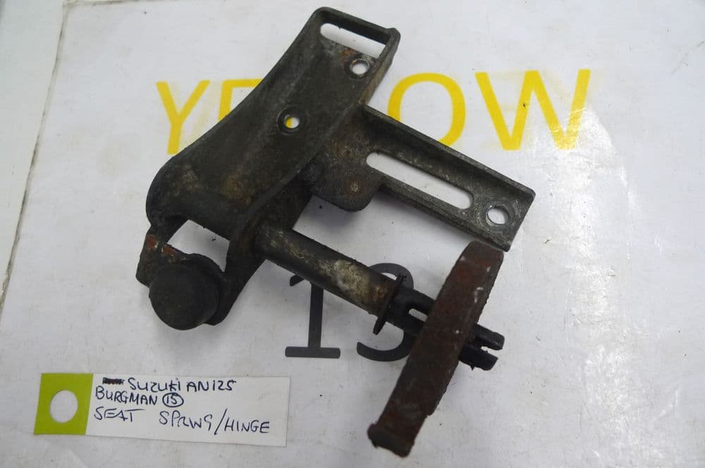 SUZUKI UH125 BURGMAN SEAT SPRING/HINGE CON-B