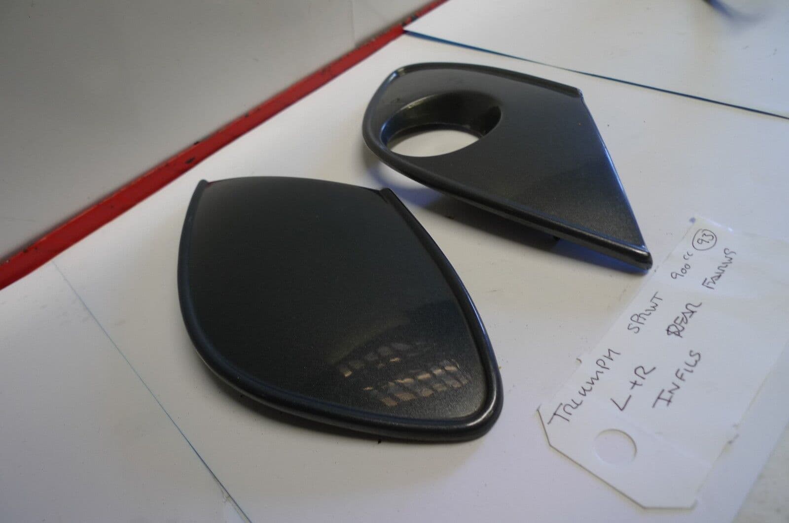 TRIUMPH SPRINT 900 LEFT & RIGHT REAR FAIRING INFILLS & x28;LOC-C& x29;