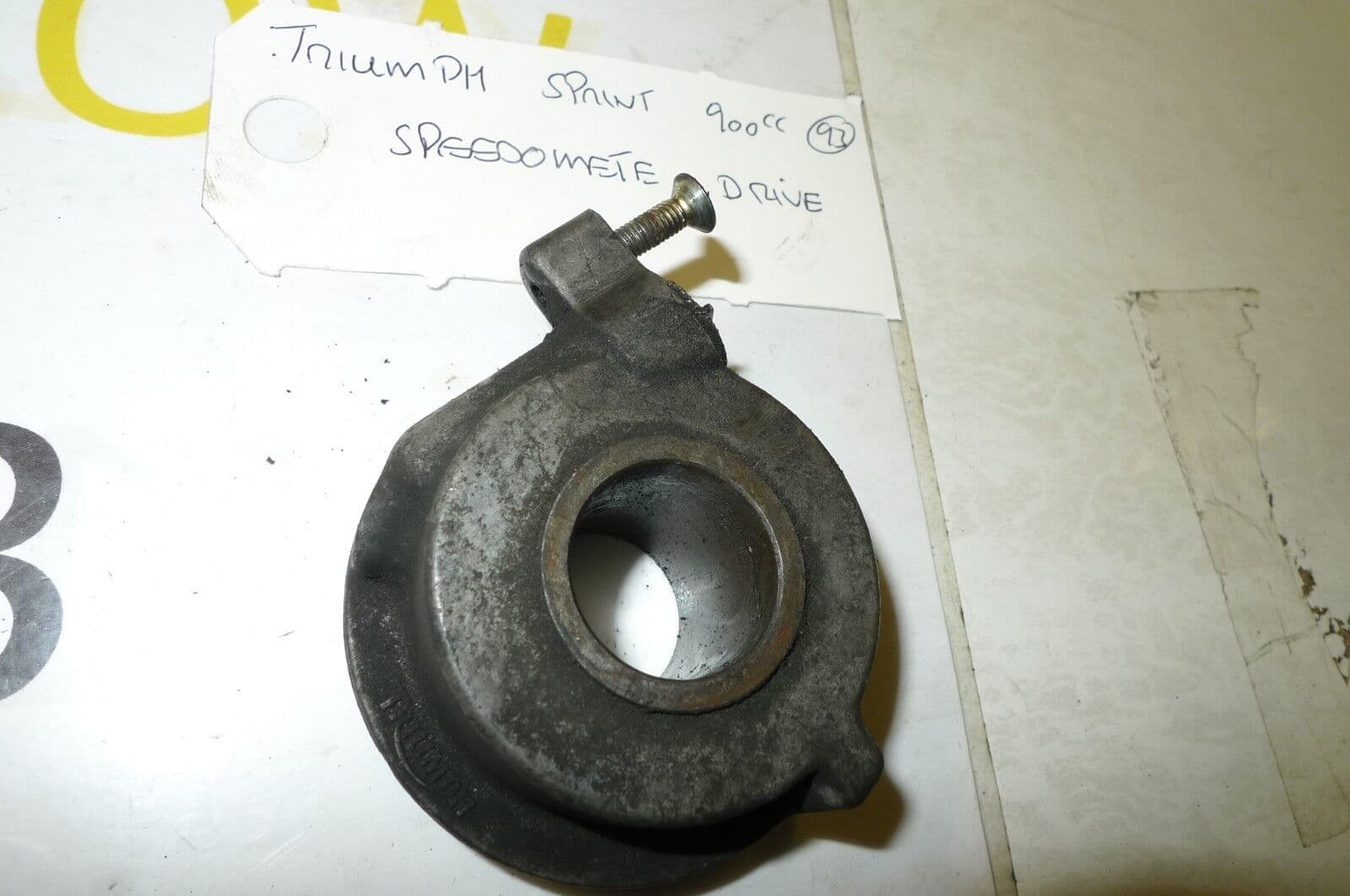 TRIUMPH SPRINT 900 SPEEDOMETER DRIVE UNIT LOC-C