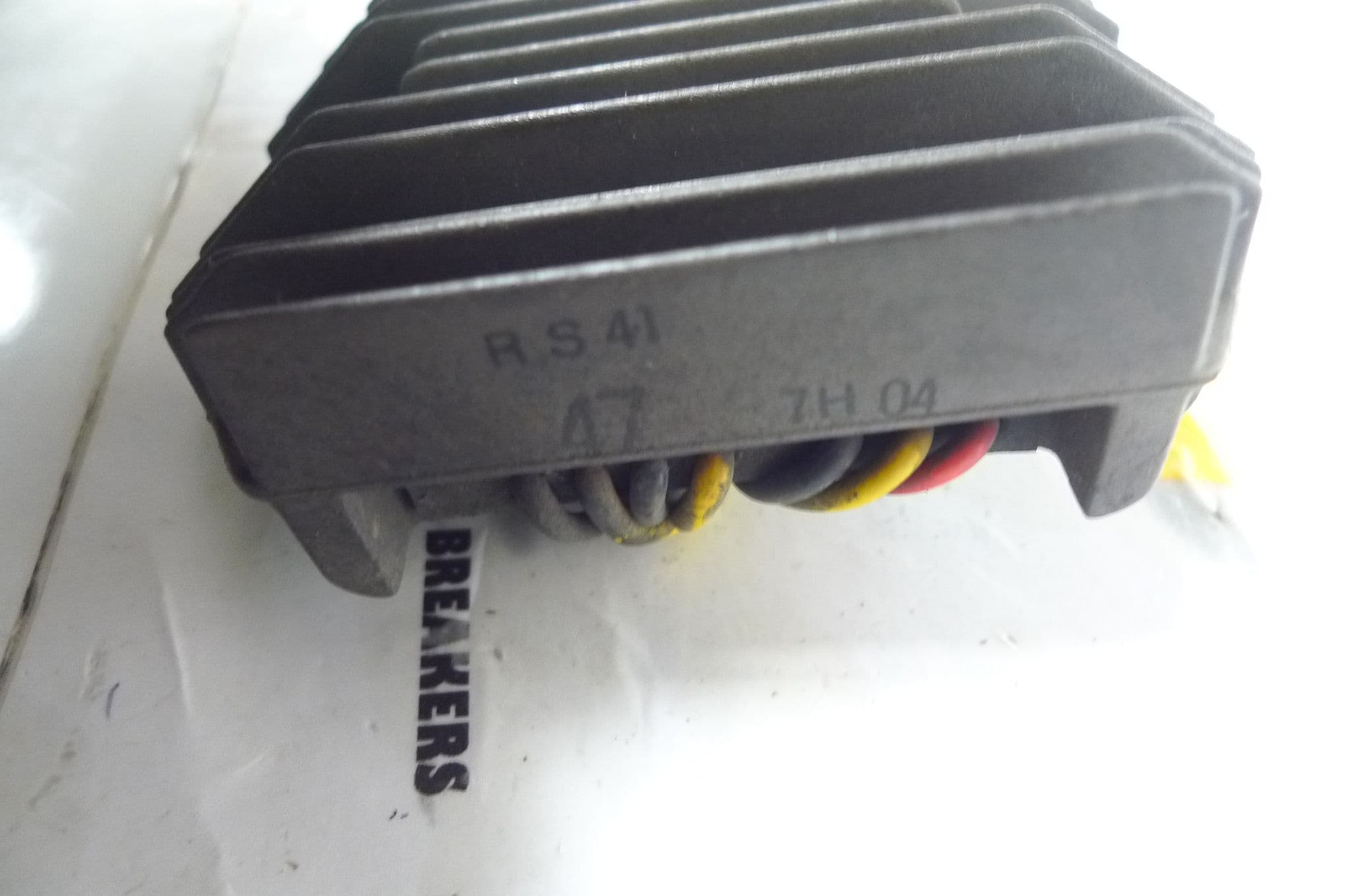 TRIUMPH TIGER 1050 REGULATOR RECTIFIER RS41 47 7H 04 CON-F