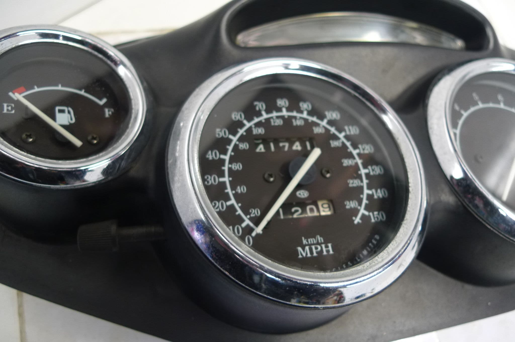 TRIUMPH TROPHY 900 INSTRUMENTS CLOCKS 3 LOC-C